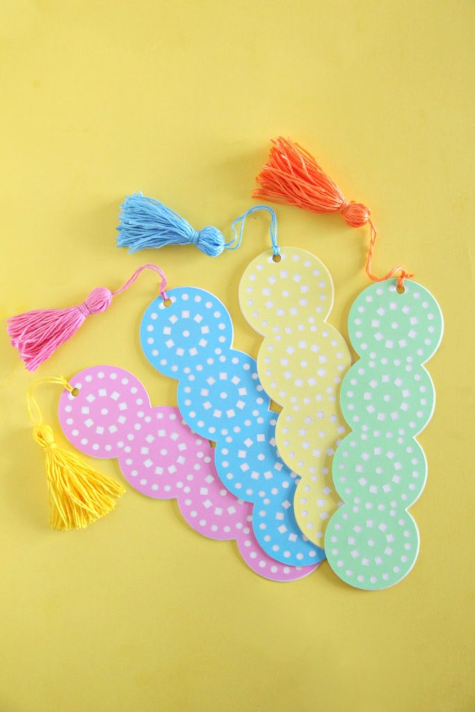 33 Cool DIY Bookmarks Ideas for Every Fun Loving Bookworm