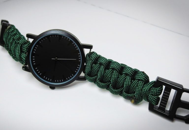 15 Paracord Watch Band Projects with Instructions