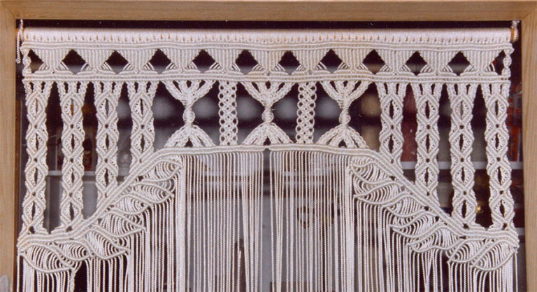 12 DIY Macramé Curtains Patterns | Macrame Door Curtain