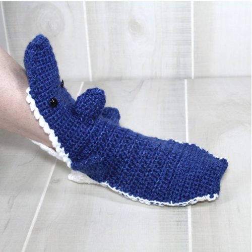 7 Free Patterns for Crochet Shark Slippers | Shark Crochet Slippers