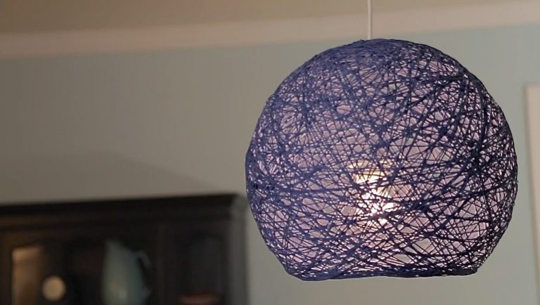 20 DIY Yarn Lanterns | Amazing Tutorials & Ideas