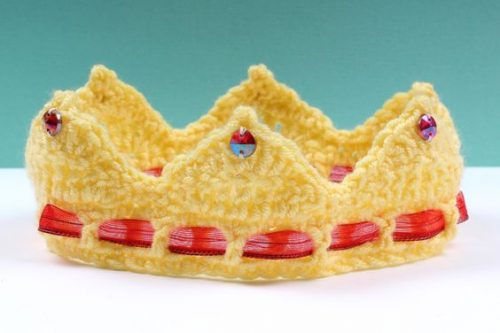 16 Adorable Crochet Crown Patterns [Free]
