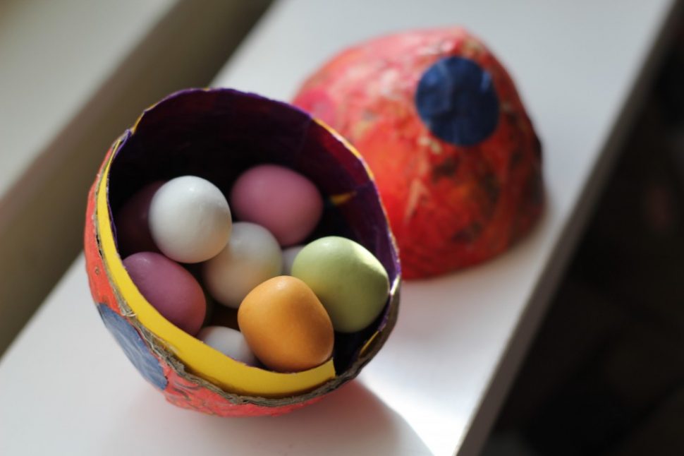 22 DIY Paper Mache Eggs for Easter | Ideas for DIY