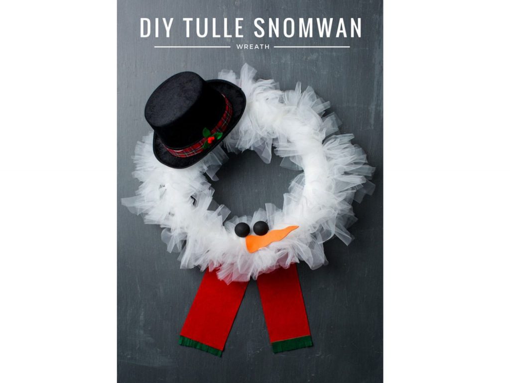30 DIY Ideas and Tutorials to Make a Snowman Wreath